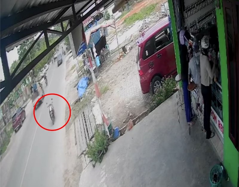 CCTV : Motor Jalan Sendiri Tanpa Pengemudi, Netizen Auto Julid ...