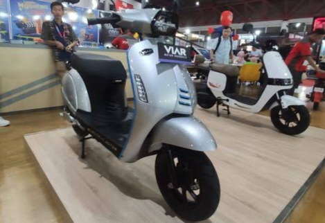 Viar EV1 Skuter Listrik Punya Tampang Mirip Vespa Sprint, Begini ...
