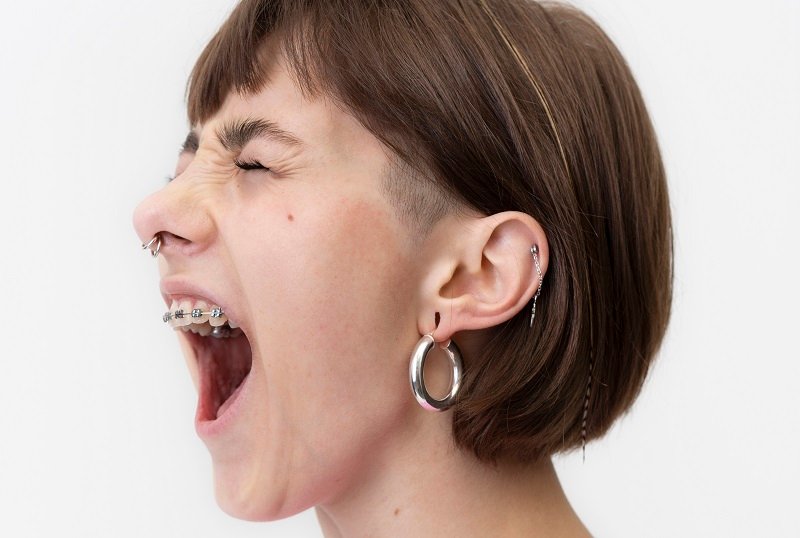 Simak 4 Cara Ini untuk Hindari Risiko Infeksi Akibat Tindik Telinga ...