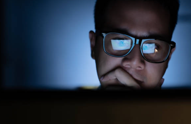 5 Cara Menjaga Kesehatan Mata di Era Layar Digital - Halaman 2 dari 2